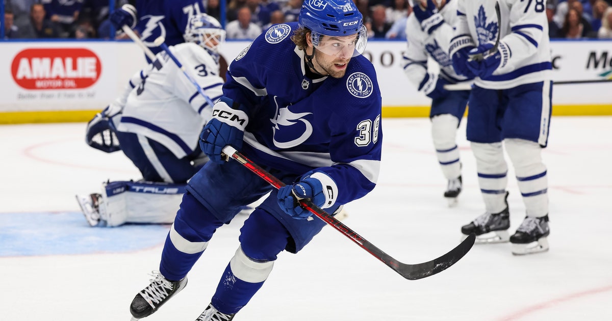 Reilly scores in OT to lift Maple Leafs past Tampa Bay Lightning, 4-3 ...