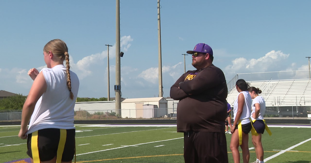 Lennard High flag football team awards coach with scholarship to finish ...