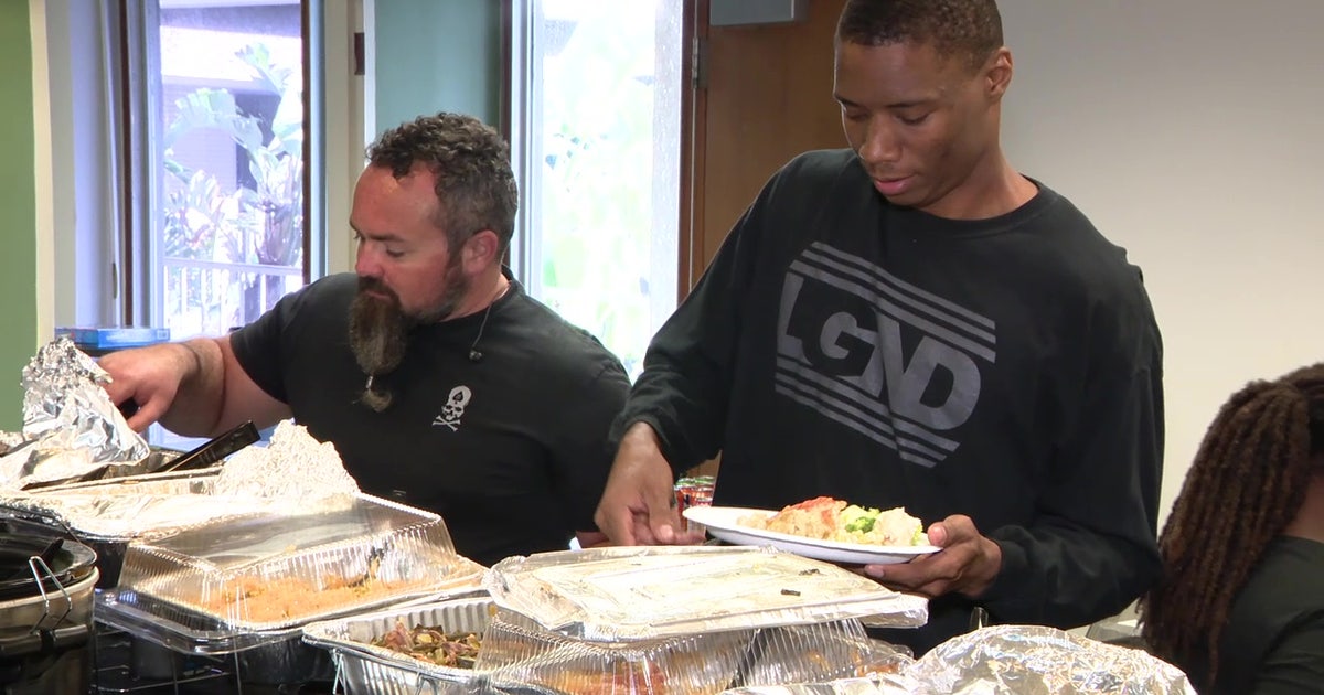 USF brings veterans together for potluck Thanksgiving dinner | FOX 13 ...