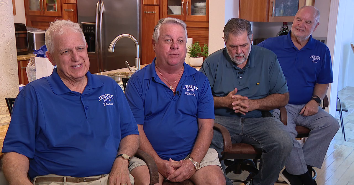 Jesuit High's class of 1975 holds 50th class reunion | FOX 13 Tampa Bay