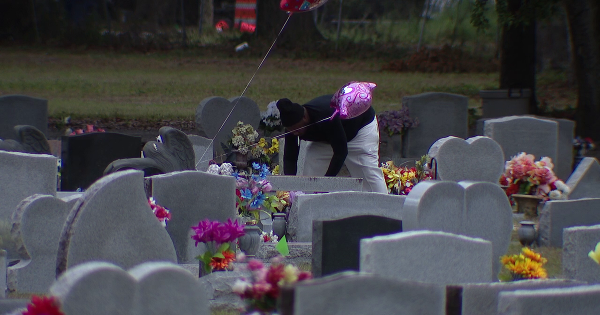 Families outraged after grave covers removed at Tampa cemetery | FOX 13 ...