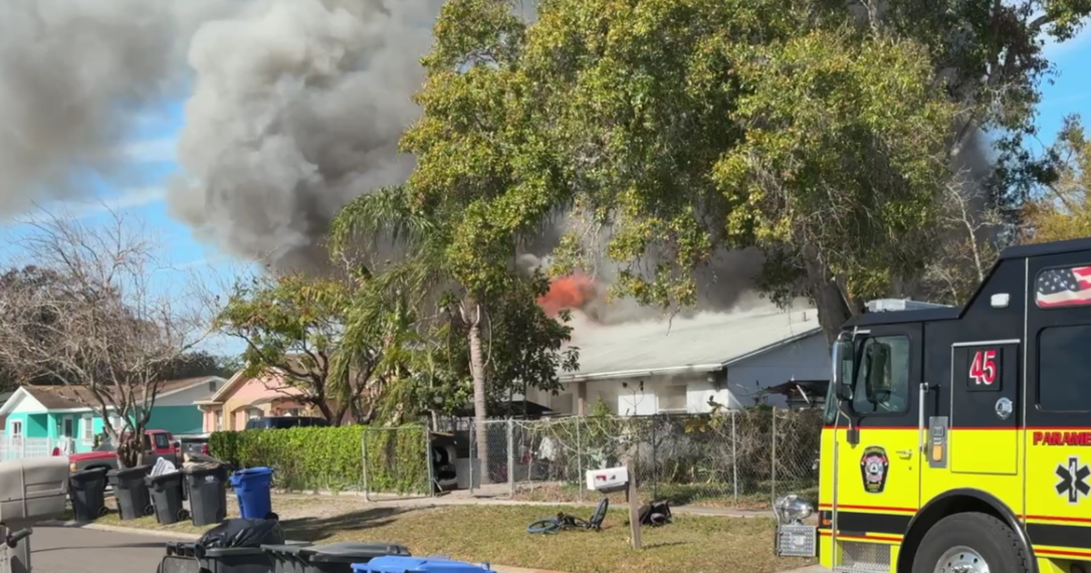 Fire spreads between homes in Tampa neighborhood: HCFR | FOX 13 Tampa Bay
