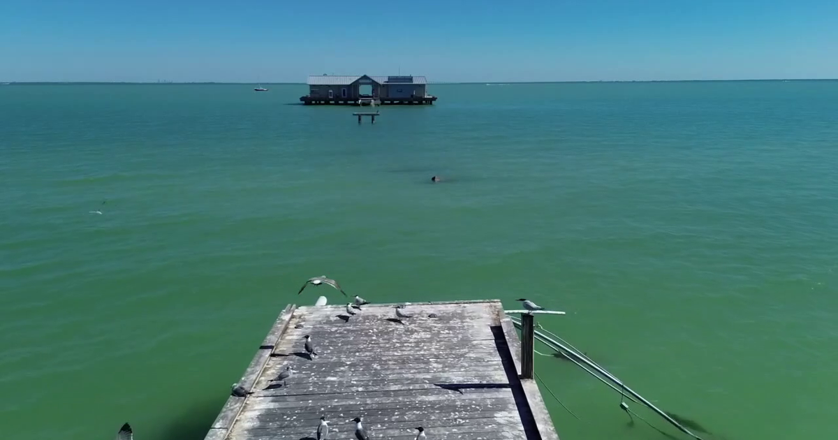 Work continues on historic Anna Maria City Pier after 2024 hurricane ...