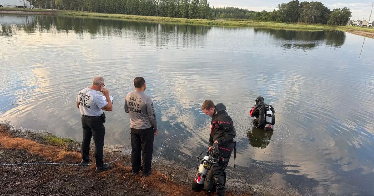 Lakeland man found dead after car submerges in retention pond: Police ...