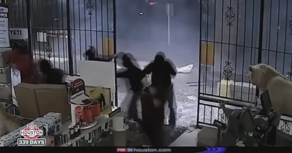 Wild gun store heist caught on video, 3 suspects arrested | FOX 26 Houston
