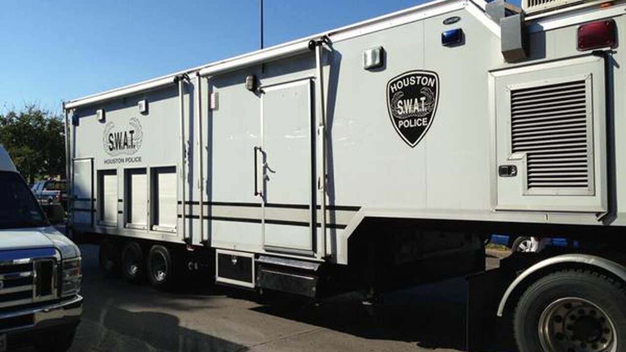 UPDATE - Supect in custody in southwest Houston SWAT standoff
