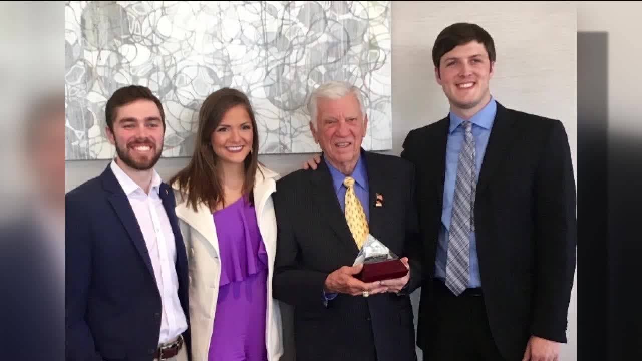 Retired Clear Lake basketball coach receives Morgan Wootten Award | FOX ...