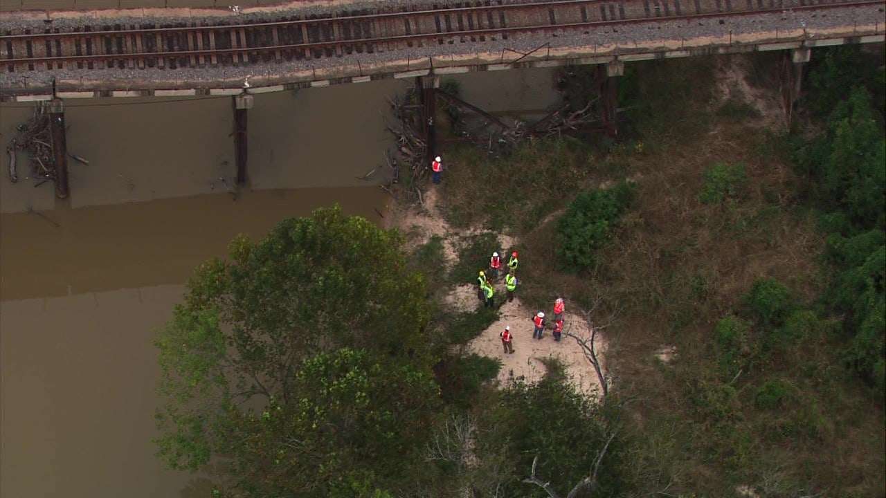 Union Pacific Railroad bridge damage blocking Hamblen Road | FOX 26 Houston