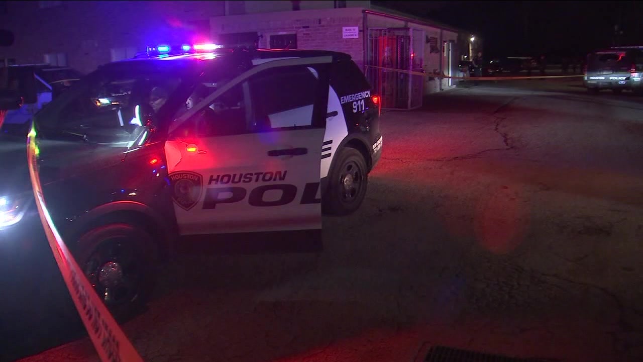 Fist fight turns deadly in southwest Houston apartment complex | FOX 26 ...