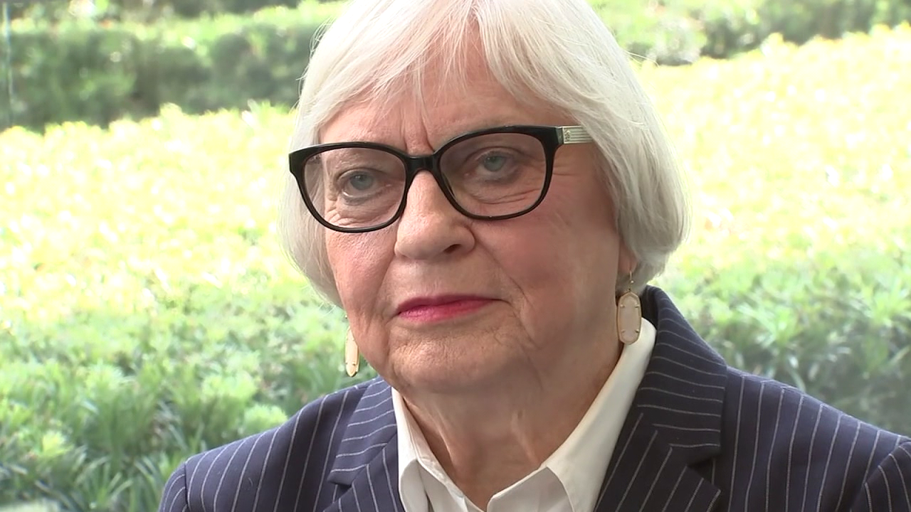 Dr. Bertie Simmons vs. HISD | FOX 26 Houston