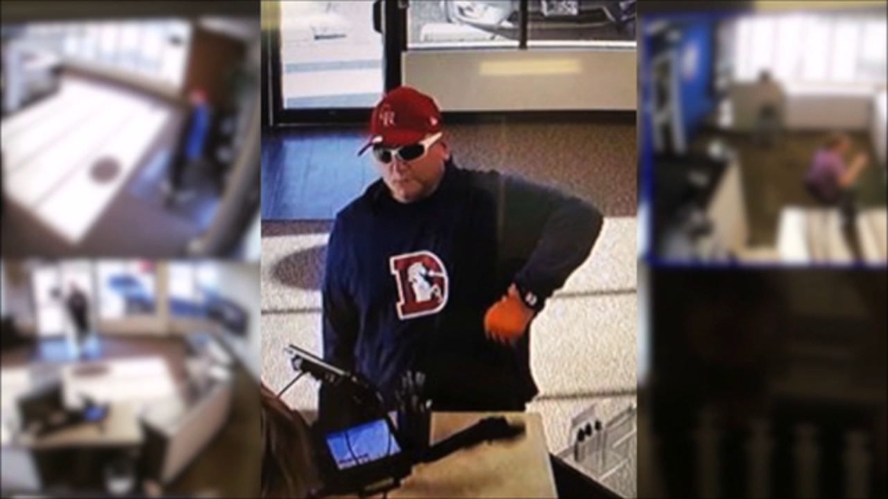 Man drops his gun during a robbery and rushes out with pants falling down