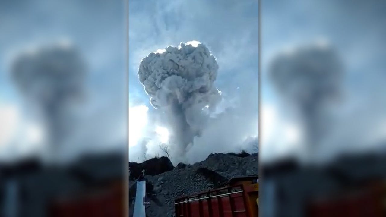 Indonesia's most volatile volcano spews ash in new eruption | FOX 26 ...