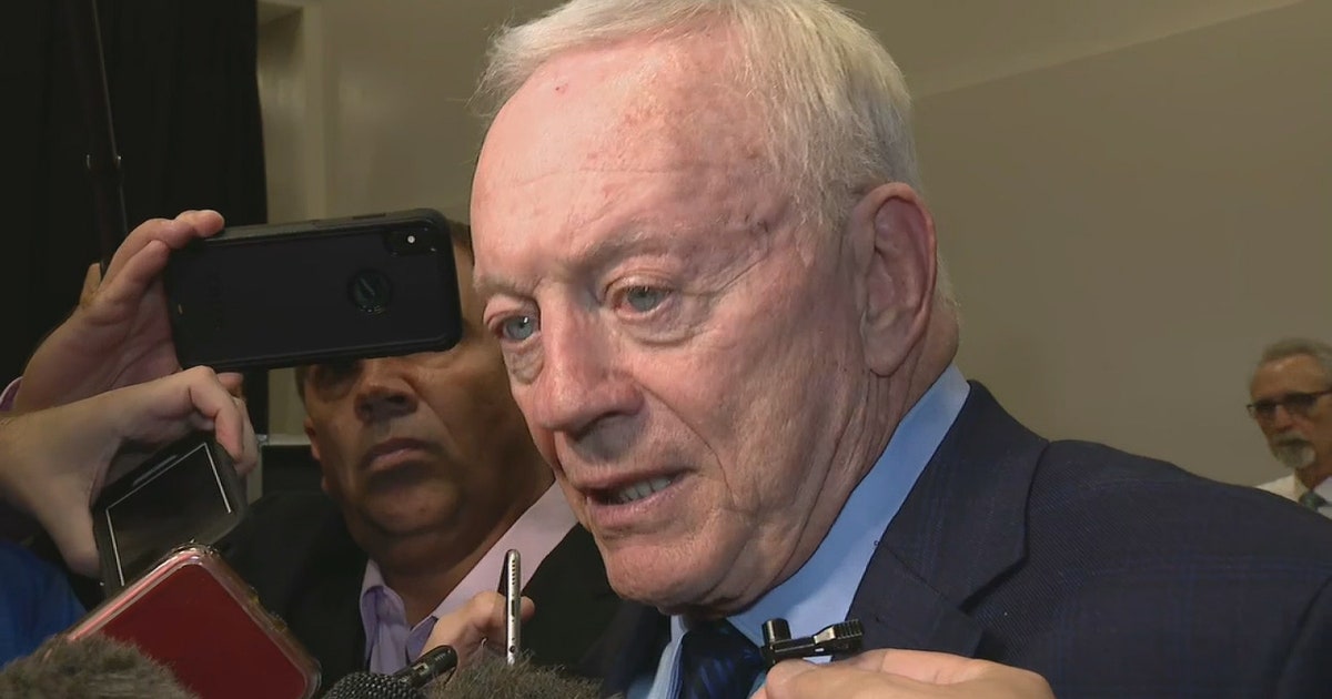 Jerry Jones photo in crowd attempting to deny access to 6 Black ...