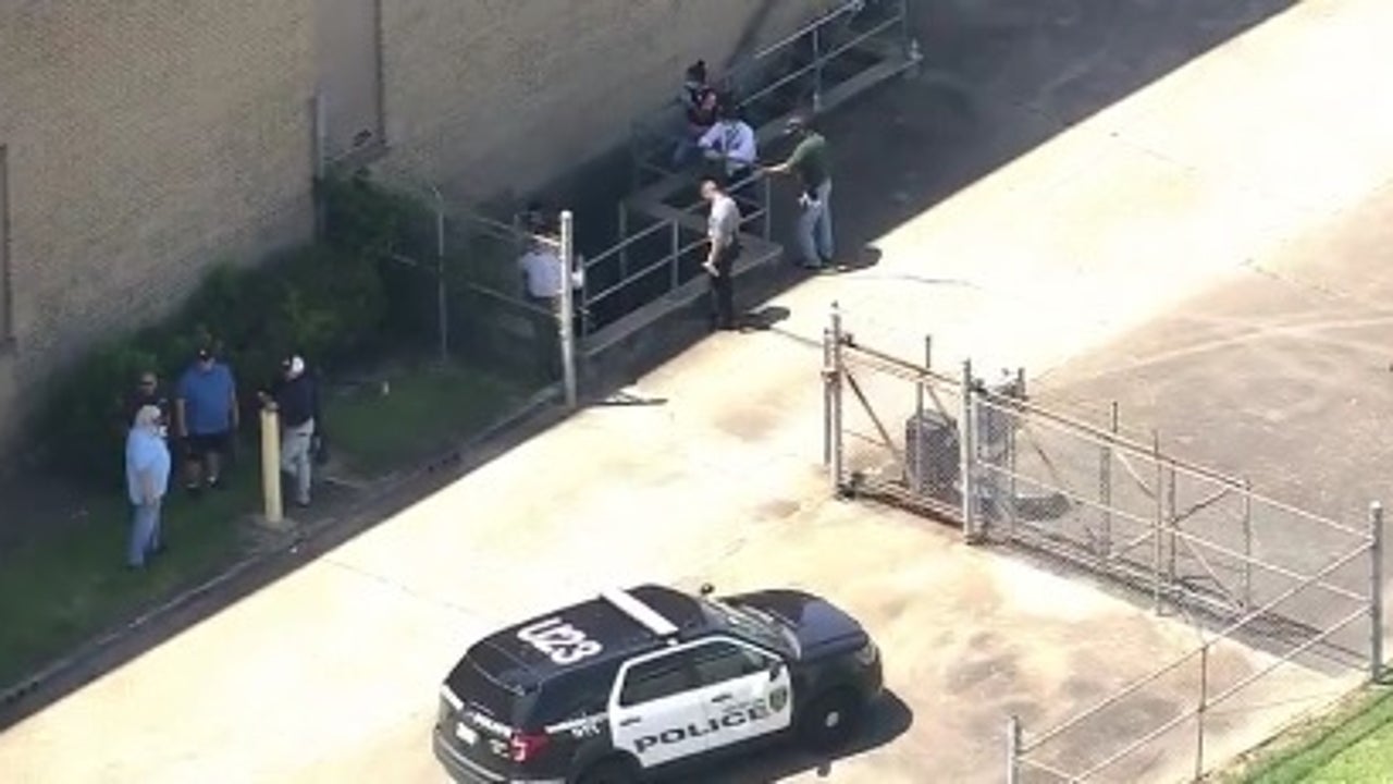 Man's body found in southeast Houston near Highway 90 | FOX 26 Houston