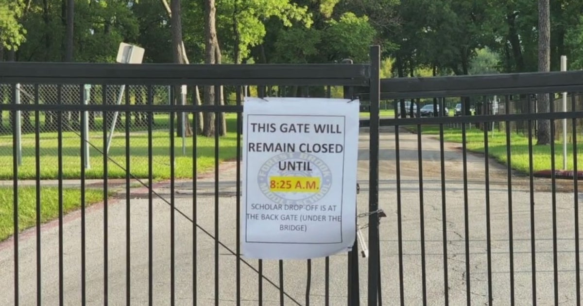 Teachers, parents say HISD school's decision to lock front gate during ...