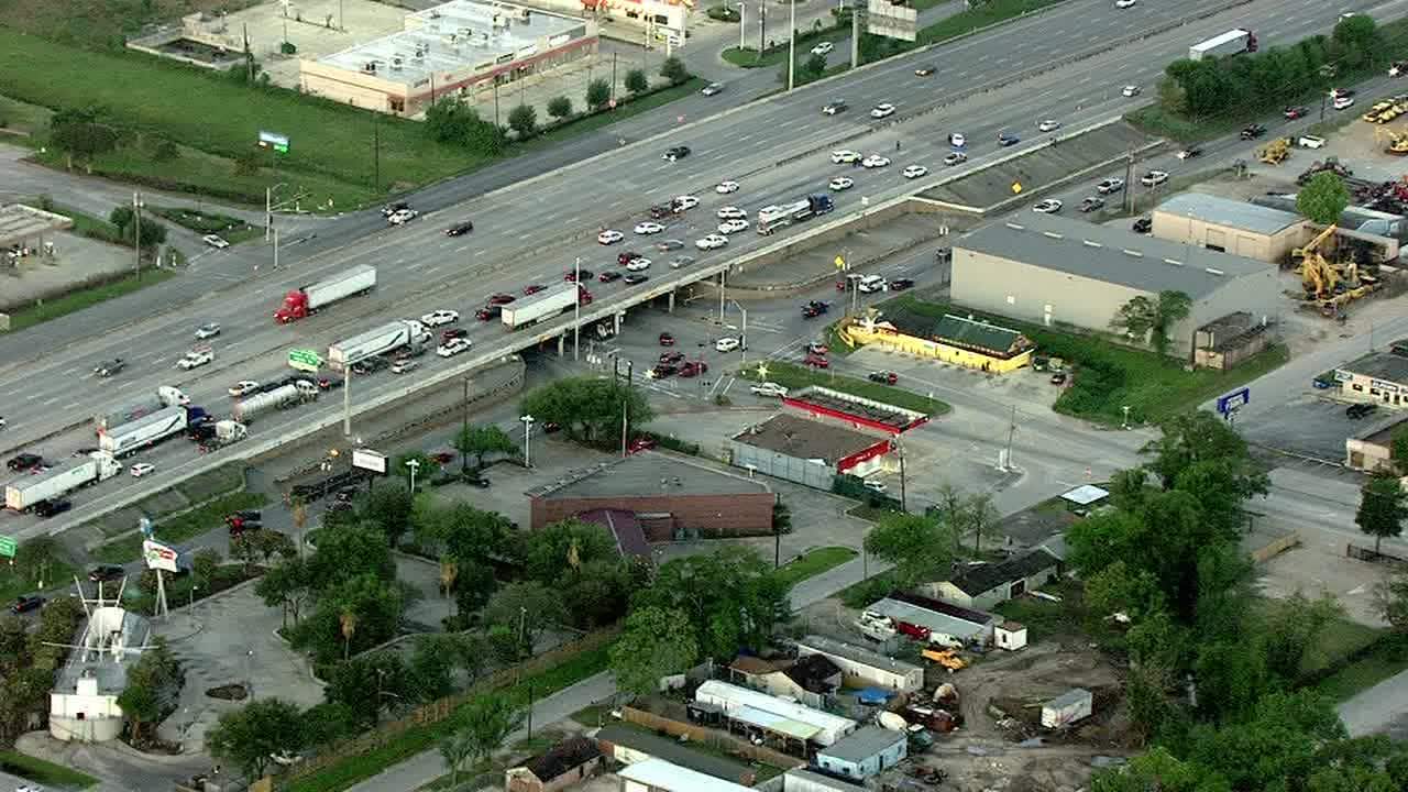Pedestrian Dies After Harris County Crash On I 10 East Freeway Near