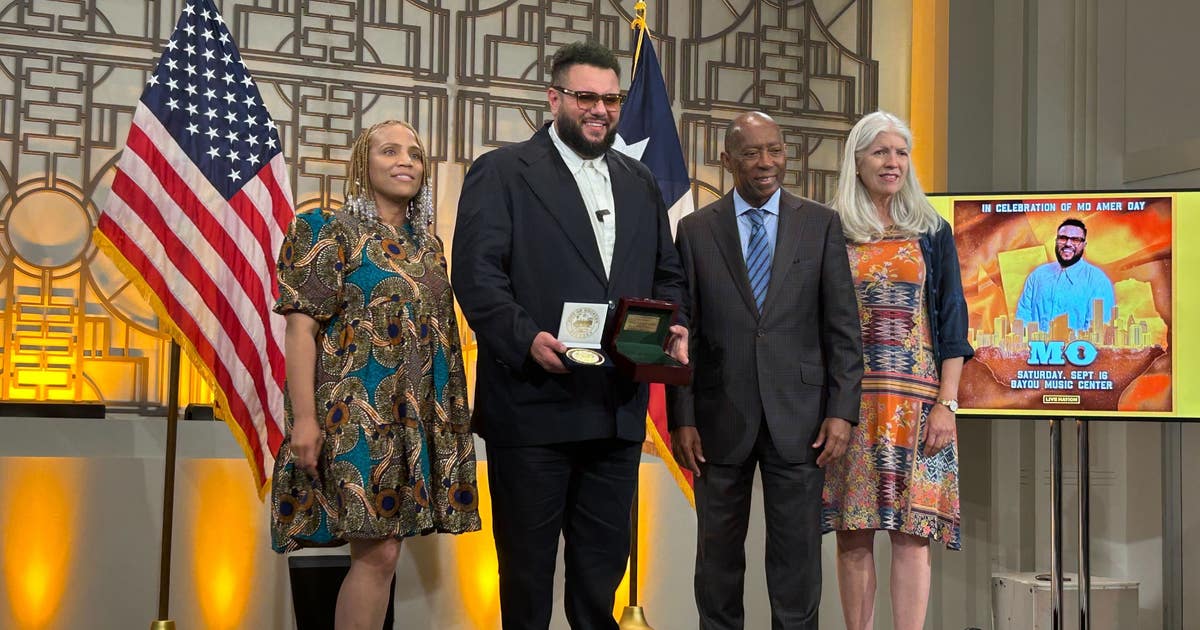 Comedian Mo Amer honored by Houston on 713 Day, announces new show in ...