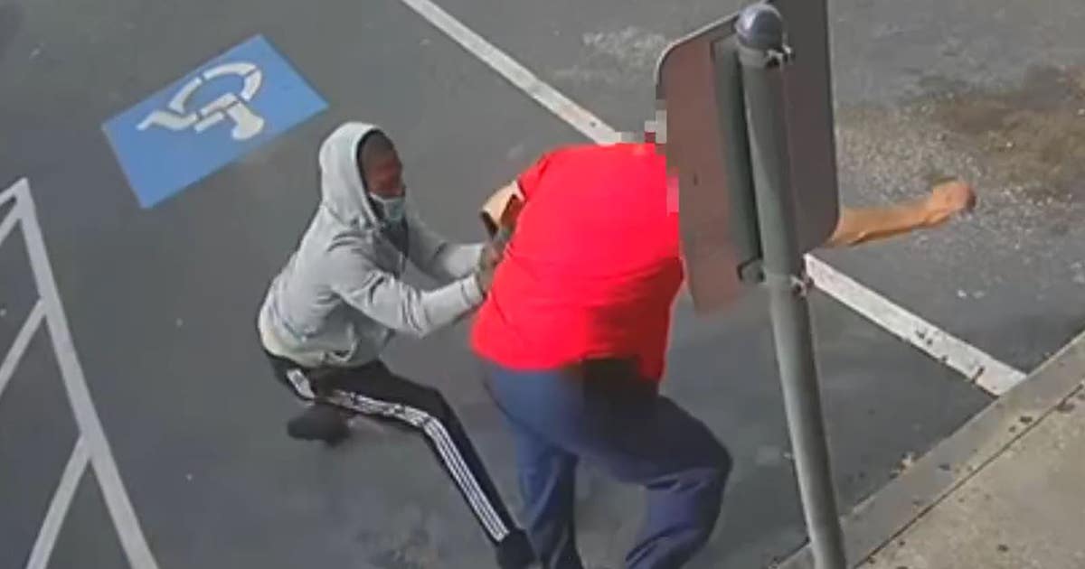 Video: Houston convenience store owner robbed outside store after ...