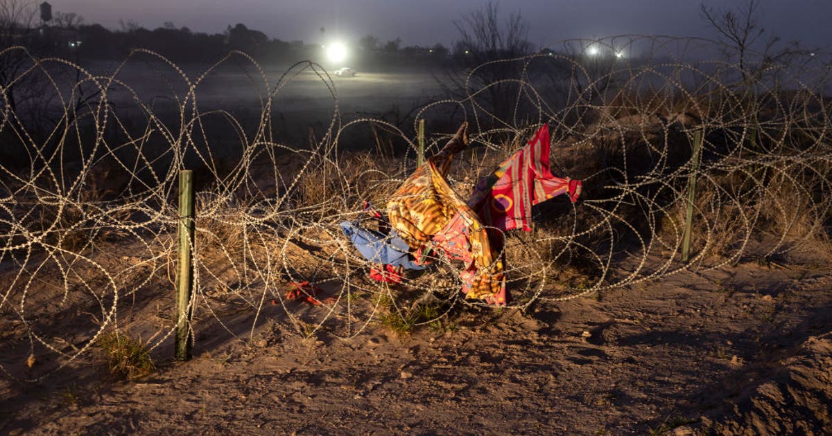 Supreme Court allows Border Patrol to cut razor wire Texas installed on ...