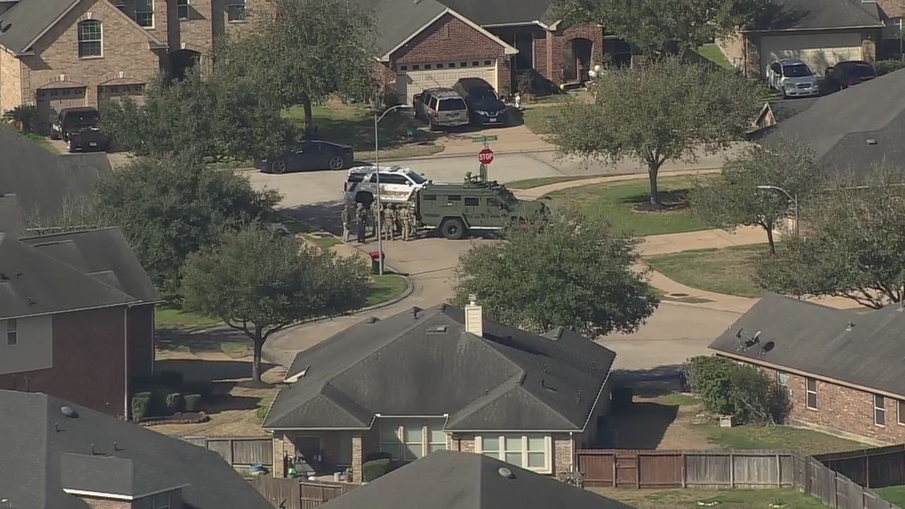 Fresno SWAT scene on Lancaster Park Ct.: Suspect in custody | FOX 26 ... Fresno SWAT scene on Lancaster Park Ct.: Suspect in custody | FOX 26 ...
