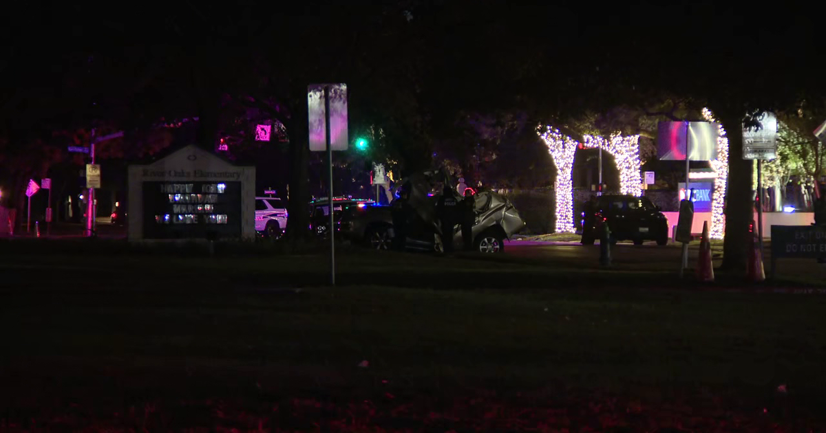 Houston River Oaks crash leaves 2 dead, 1 hospitalized | FOX 26 Houston