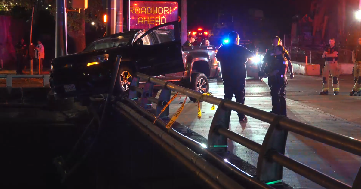 Allen Parkway crash leaves vehicle hanging off overpass at Montrose ...