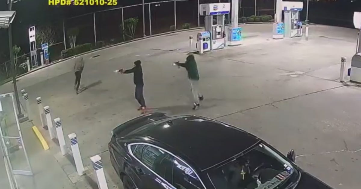 Houston robbery suspects shoot at gas station clerk: video | FOX 26 Houston