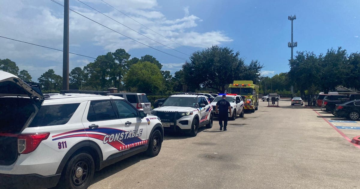 3 killed in apparent double murder-suicide in apartment on Walters Road ...