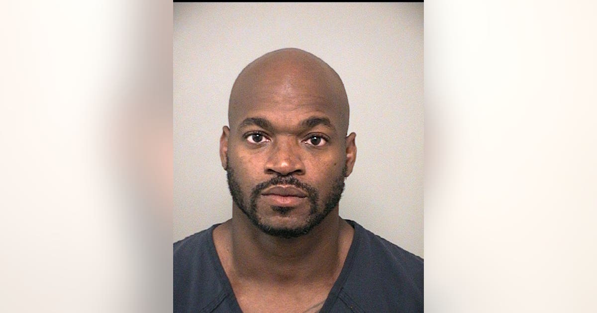 Former NFL star Adrian Peterson arrested in Sugar Land, records show ...
