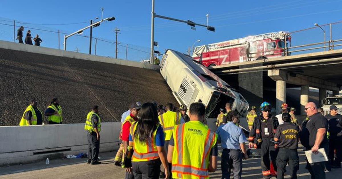 Midtown-area crash pushes Houston METRO bus from overpass onto Highway ...