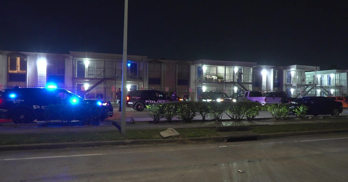 Houston crime: Man shot during robbery on Pinemont Drive, suspect ...