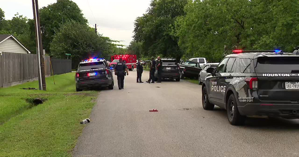 Houston shooting: 2 people shot on Cardiff Road, authorities ...