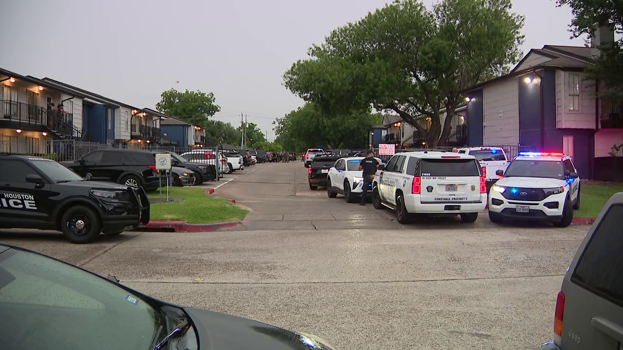 Standoff underway in Houston, authorities on the scene | FOX 26 Houston