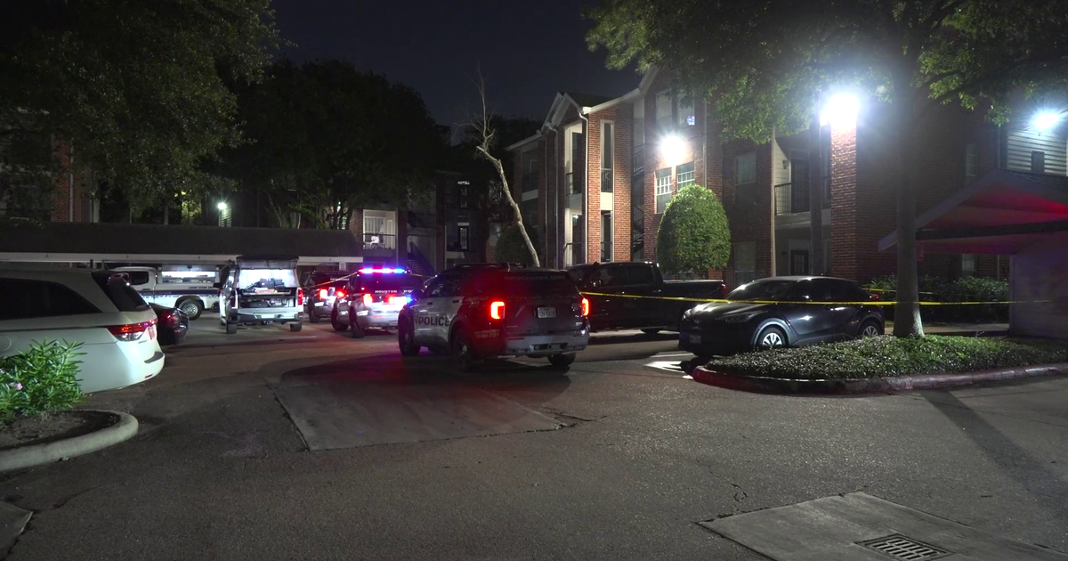 Woman found dead outside west Houston apartment complex | FOX 26 Houston