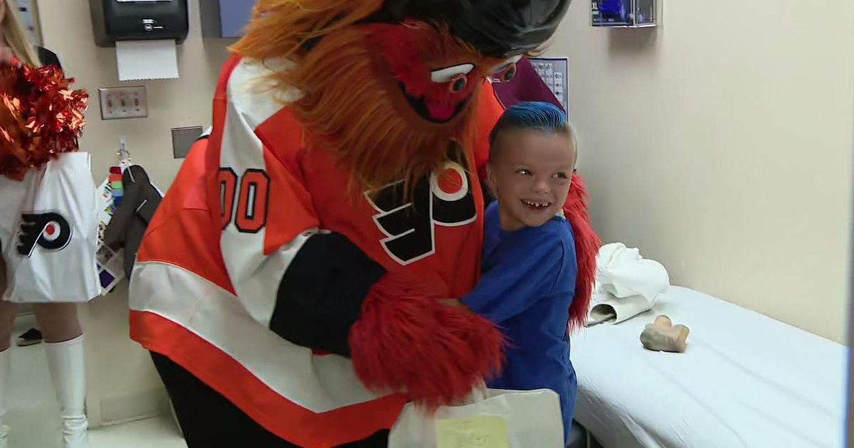 Gritty surprises young fan with customized prosthetic leg | FOX 29 ...