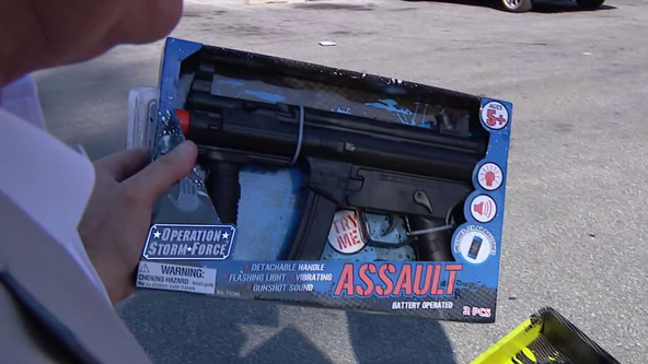 Parents outraged over realistic-looking toy guns at Dollar General | Fox 29