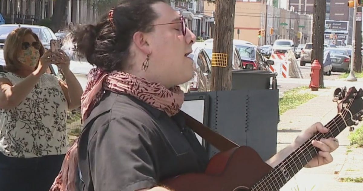 Singer surprises man with singing telegram on his birthday | FOX 29 ...