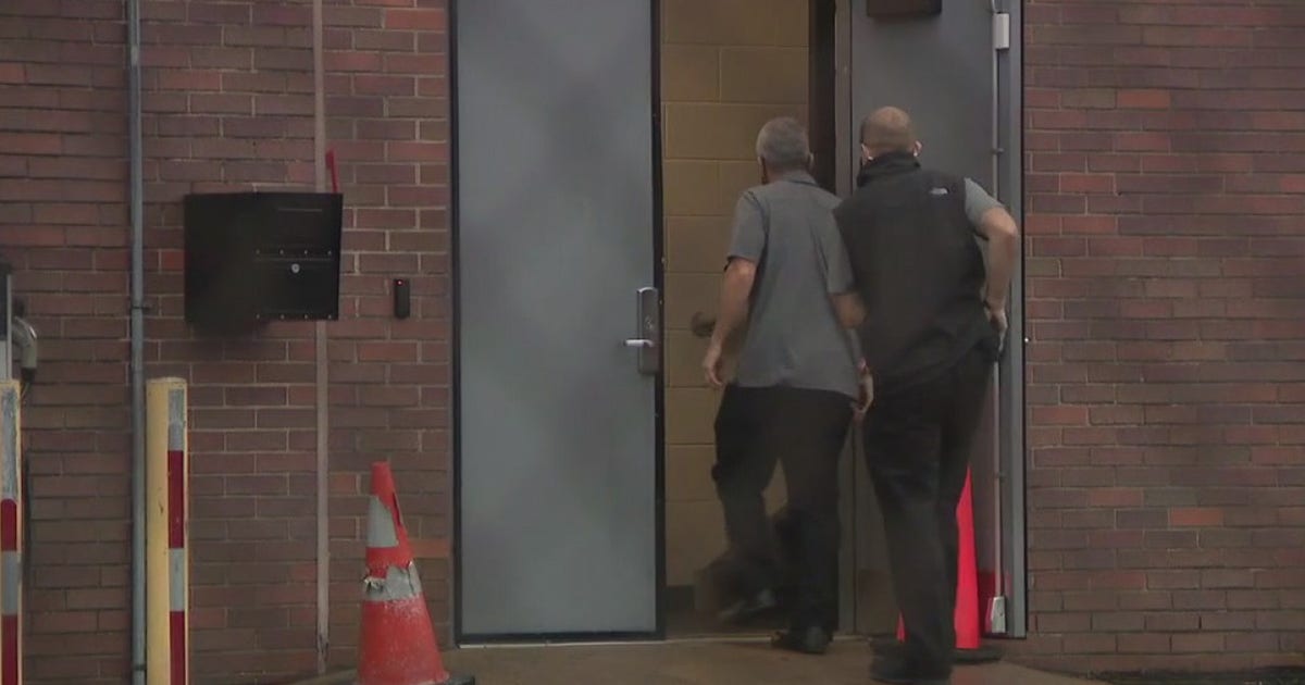 FBI raids IBEW Local 98 headquarters Friday morning | FOX 29 Philadelphia