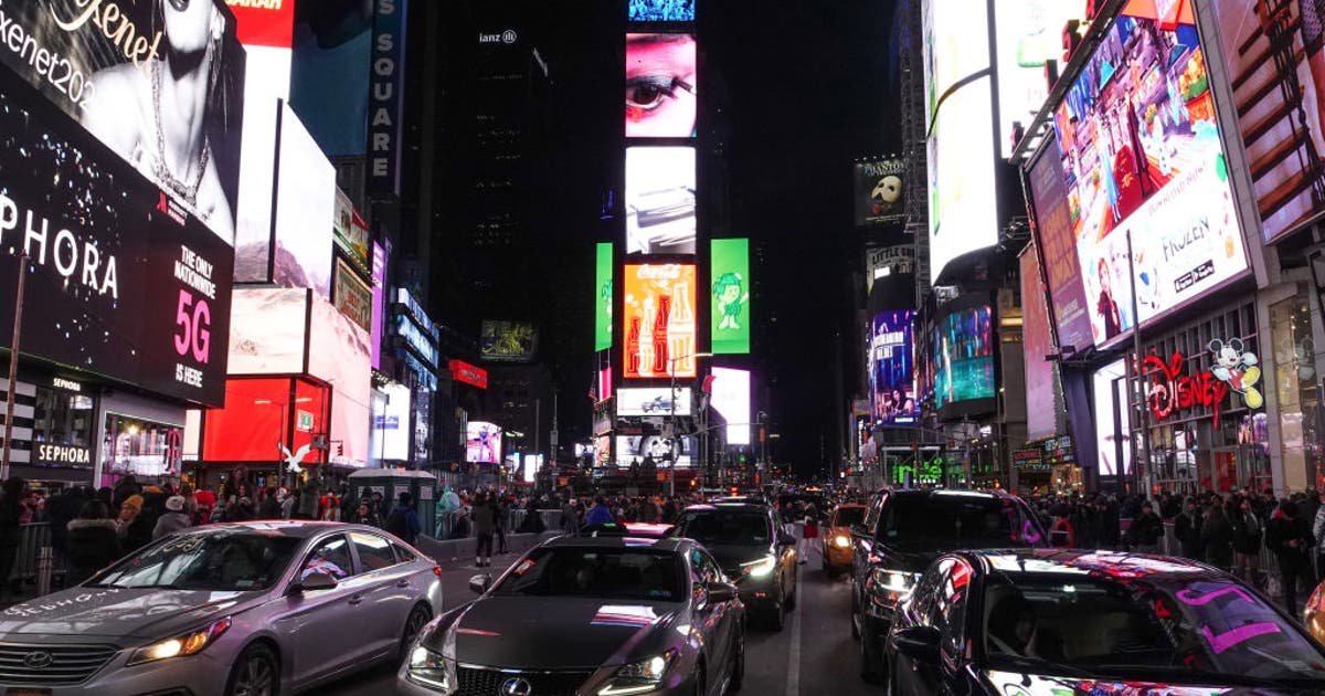 NYC tourists scramble in Times Square after 'huge explosion' caused by ...