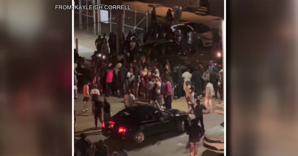 Video: Unruly crowds outnumber police, overwhelm Philadelphia gas ...