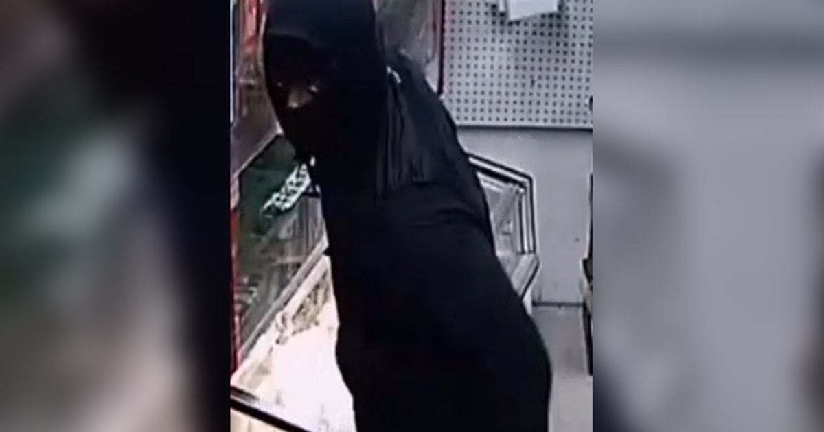 Video: Suspect sought in gunpoint robbery at North Philadelphia ...