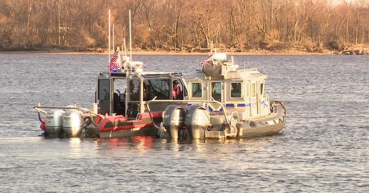 Woman rescued after falling off jet ski in Delaware River | FOX 29 ...