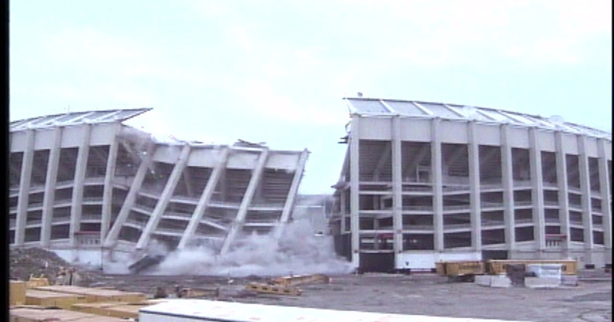 Remembering Veterans Stadium 20 years after its historic implosion ...