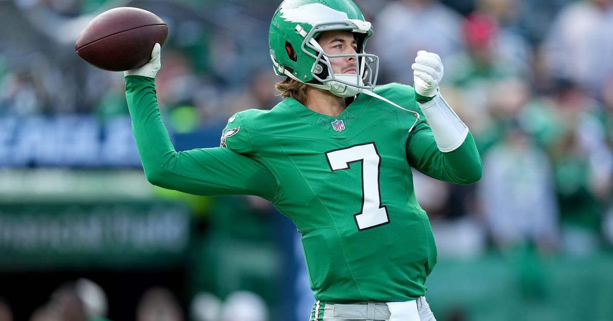 Eagles' Kenny Pickett says he'll 'be OK' after rib injury | FOX 29 ...