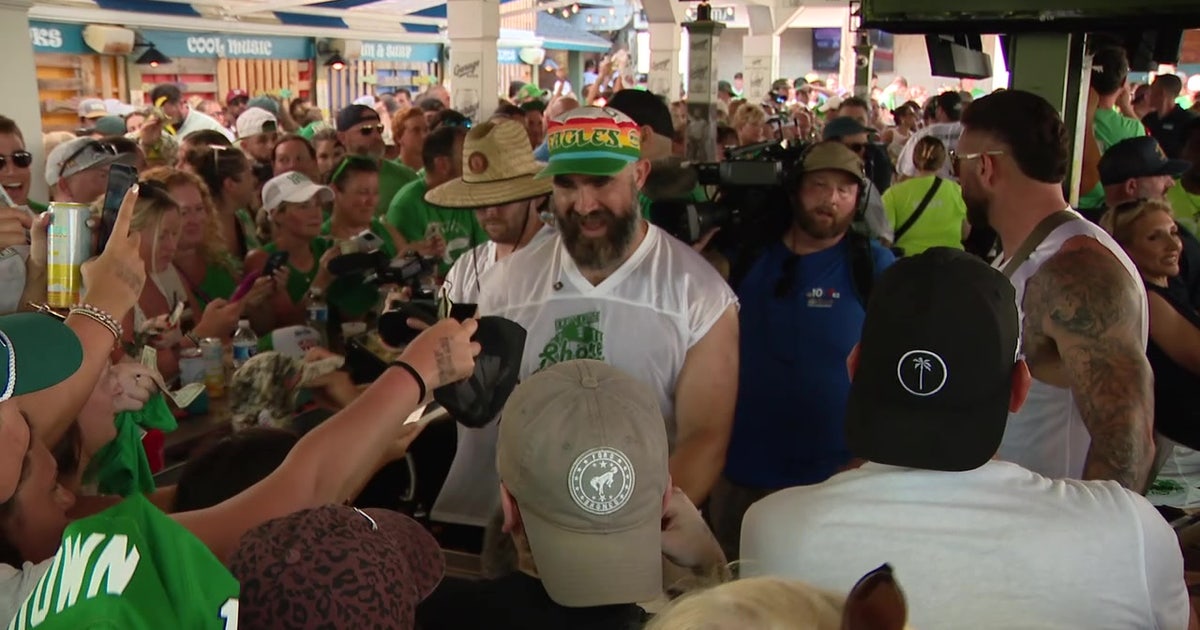 Jason Kelce bartends at annual fundraiser in Sea Isle City | FOX 29 ...
