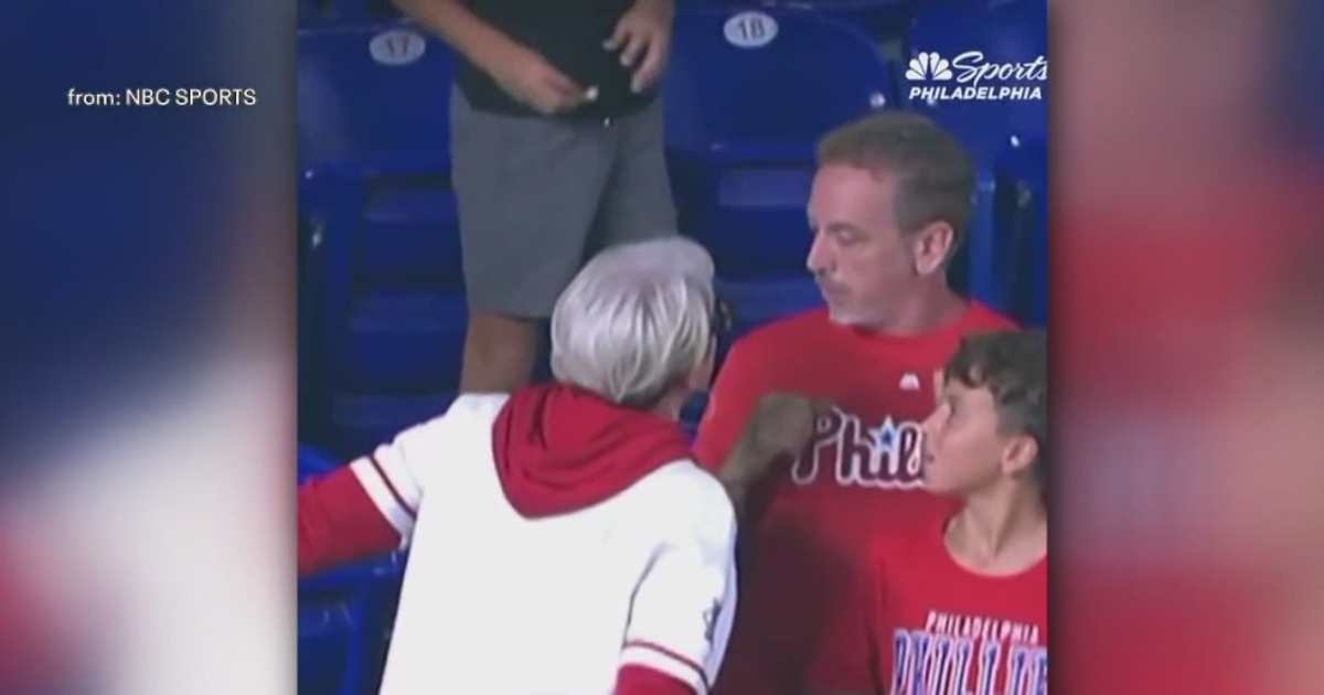 Young baseball fan loses homerun ball to woman; Marlins, Phillies step ...