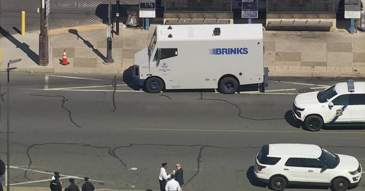 Men armed with assault rifles rob Brinks truck in Philadelphia: police ...