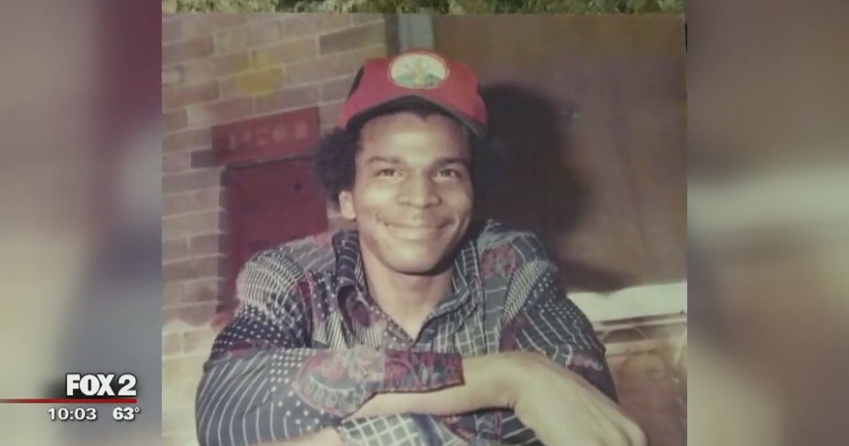 Police look for hit and run driver who killed man in wheelchair | FOX 2 ...