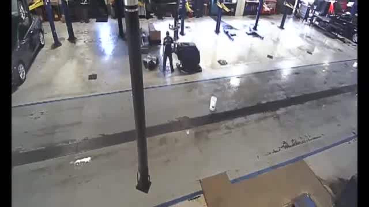 Clear video shows moment Sterling Heights Chevrolet dealership fire ...