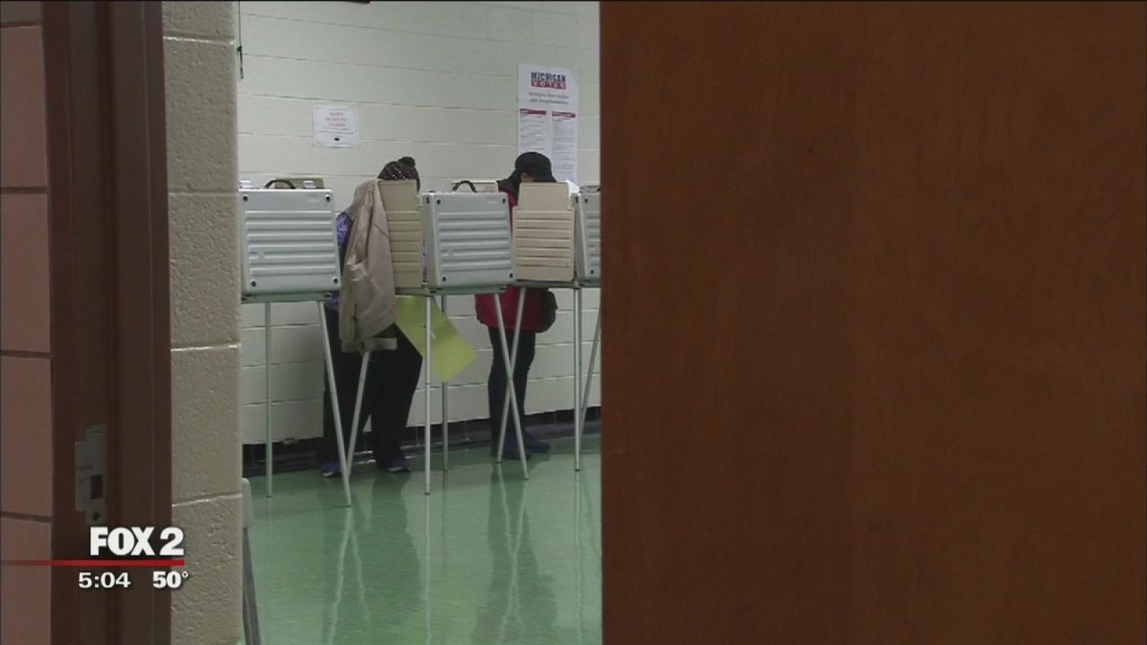 Detroit voters complain of broken ballot boxes
